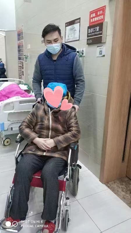老人摔倒血流如注，危急时刻他出手相助→ 上海市虹口区人民政府