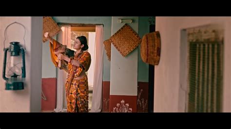 Sucharita Odia Actress Hot Sexy Showing Her Yummy Creamy Stoamch Tummy