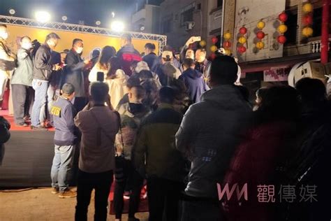 新港奉天宮搶頭香競逐激烈 優勝者滑壘進廟第二次得獎 觀傳媒