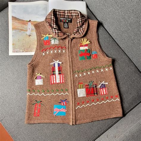 Святковий жилет із вовни — ціна 250 грн у каталозі Жилетки Купити жіночі речі за доступною ціною