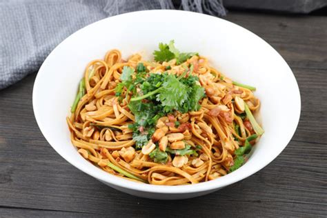 香辣鸡杂拌面中国菜系食品餐饮摄影素材汇图网