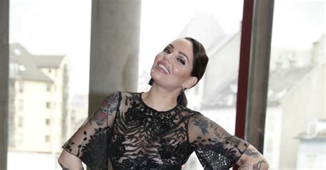 Triana Iglesias Med Ny Låt Kjæresten Min Hater Den