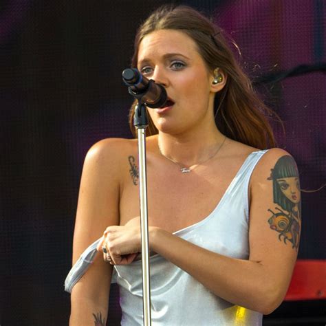 Tove Lo Flashes Audience In Alabama And Las Vegas Gigwise