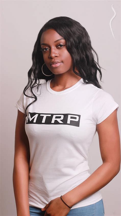 Sarai Smalling Green A Model From United Kingdom Model Management