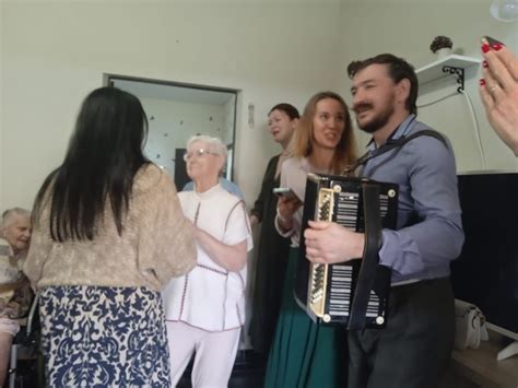 К нам снова приезжал добрыйслон Спасибо вам за настроение и улыбки