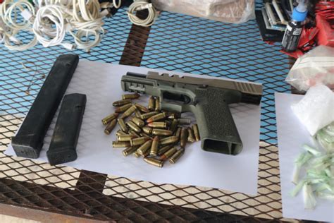 Decomisan Arma De Fuego Y Artículos Prohibidos En La Joyita