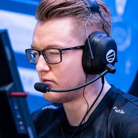 S1mple Zywoo или Device Выбираем величайшего игрока за всю историю Cs Go