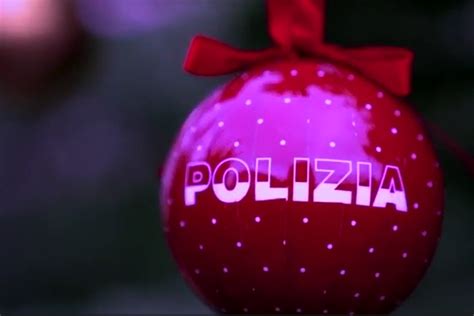 Il Video Ufficiale Con Gli Auguri Di Natale Da Parte Della Polizia Di
