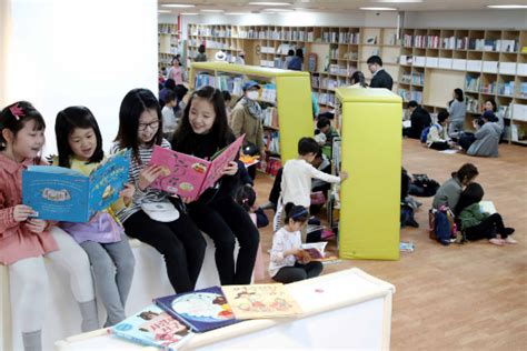 용인국제어린이도서관圖書館 대성황大盛況 속 개관開館 한자신문