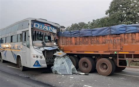 Odisha से श्रद्धालुओं को लेकर अयोध्या जा रही बस दुर्घटनाग्रस्त