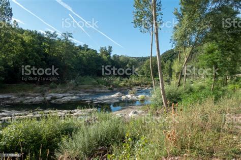지로나의 내부를 통과하는 테르 루트 0명에 대한 스톡 사진 및 기타 이미지 0명 강 강 바닥 Istock