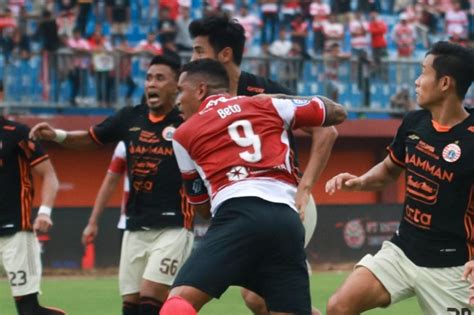 Thomas Doll Minta Persija Tiru Persib Kenapa