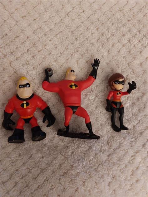 Disney Pixar The Incredibles Mr Incredible Action Figure Bob Parr Helen
