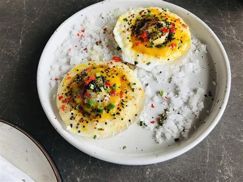 Baked Scallops And Cheese Topped With Yellow Chili Sauce And Crispy