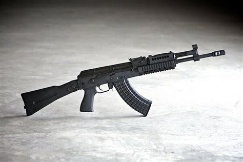Автомат калаш на белом фоне Обои на рабочий стол