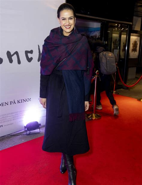 Mia Gundersen 61 Møtte Sin 15 år Yngre Flamme På Tinder Underholdning