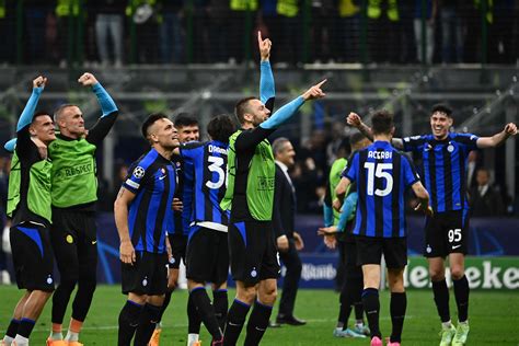 Inter Milan Celebrate Reaching Champions League Final With Fans As Man