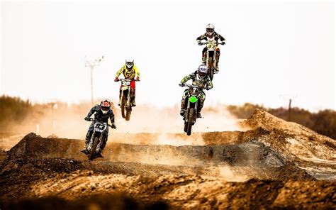 Motocross Rennen springen Staub Wüste 1920x1200 Hintergrundbilder