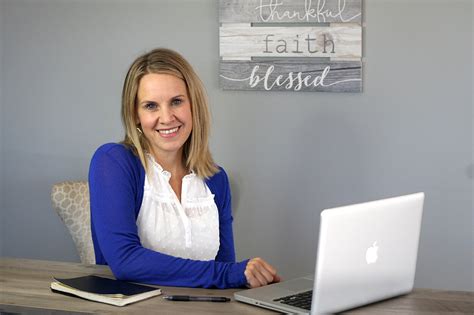 Dr Glenna Calder