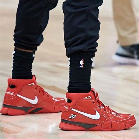 上脚图 德罗赞场均两双鞋，巴特勒上脚新配色！nike