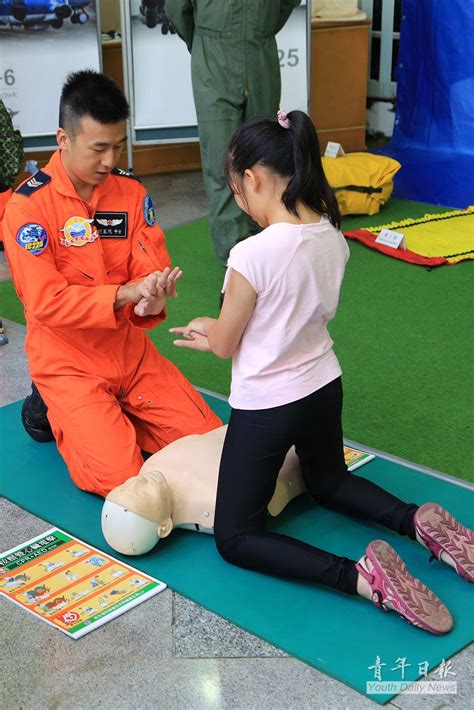 青年日報 空軍救護隊今日起參與中央氣象局局慶開放活動，展出多項救援裝備與人員個裝，並在現場進行cpr實際體驗與教學