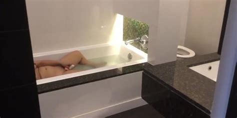 Teen Masturbating In Bath Tub