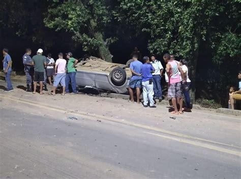 Vídeo carro capota e motorista sobrevive a grave acidente em Pancas