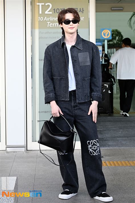 이종석 ‘블랙 데님으로 멋스럽게 포토엔hd 손에 잡히는 뉴스 눈에 보이는 뉴스 뉴스엔