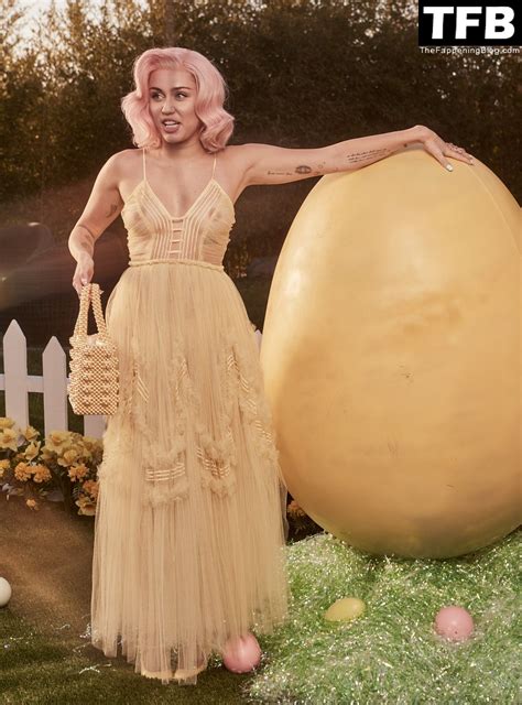 Miley Cyrus Nude Vogue Magazine Outtakes Fappening🍆💦
