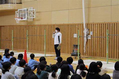 華麗な技に大きな拍手鉄棒発表会大成功飯豊町立第一小学校