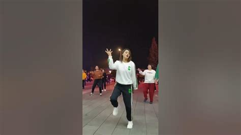 天冷了，又开始贴膘了＃千年等一回＃广场舞跟着节奏嗨起来 廣場舞 嗨翻全场 Youtube