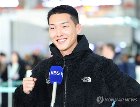 인터뷰하는 우상혁 연합뉴스