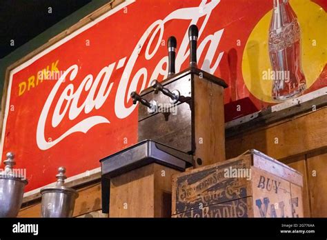 Publicité vintage coca cola Banque de photographies et dimages à haute