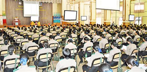 ဗဟိုဝန်ထမ်းတက္ကသိုလ် အထက်မြန်မာပြည် တက္ကသိုလ်ကောလိပ် ဆရာ၊ ဆရာမများ