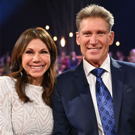 Golden Bachelor Gerry Turner Marries Theresa Nist In Live Tv Wedding Everythings Coming Up