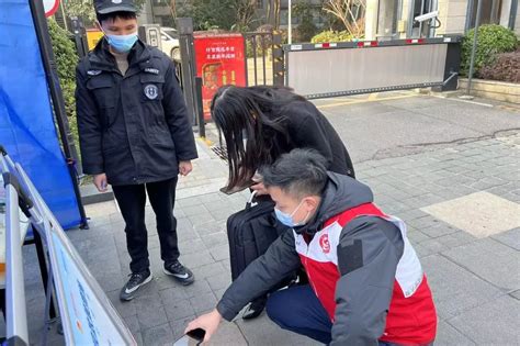 战“疫”日报 微光成炬 抗疫有我澎湃号·政务澎湃新闻 The Paper