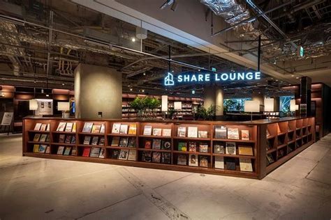 Jr大阪駅を見下ろす絶景席に生ビールも！刺激アリ、癒やしアリ。「梅田 蔦屋書店」の新ラウンジに潜入！｜るるぶandmore
