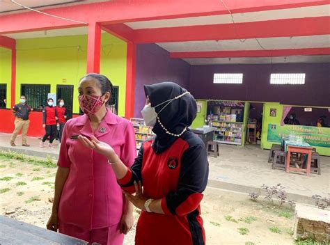 Bhayangkari Peduli Ketua Bhayangkari Daerah Jambi Kunjungi Lapas Perempuan Serambi Jambi