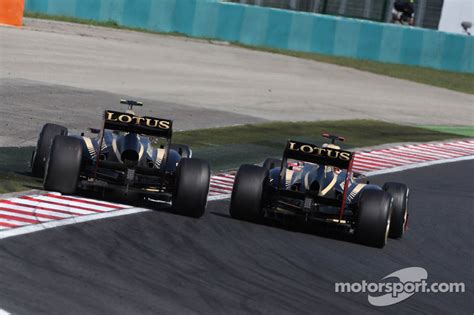 Kimi Raikkonen Lotus Renault F1 Team Y Romain Grosjean Lotus Renault