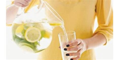 Voici 5 situations où vous ne devez pas boire de leau Santé SOS