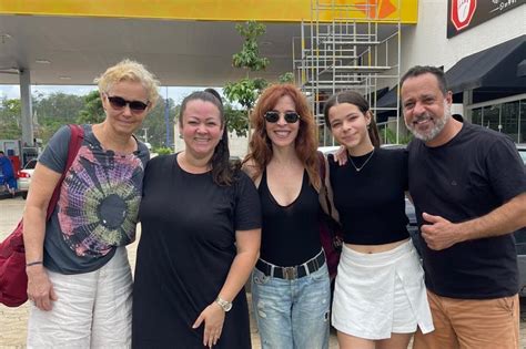 Artistas Globais passam por Colatina e chamam atenção durante parada