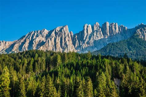 Picco Di Latemar Nel Tirolo Del Sud Dolomia Italia Immagine Stock