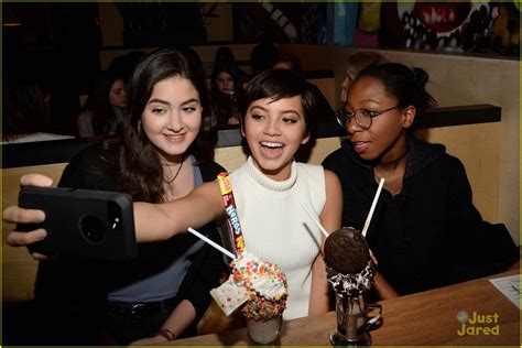 Transformers Isabela Moner Should Always Have A Pixie Cut Photo 1071065 Photo Gallery