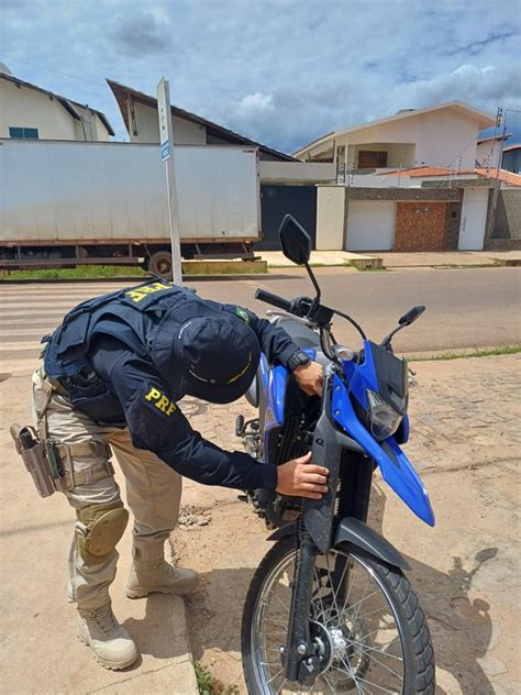 PRF APREENDE MOTOCICLETA SINAIS DE ADULTERAÇÃO EM PICOS PI