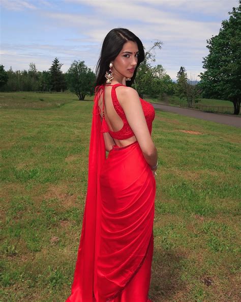 Komal Nasran R Sareebeauties