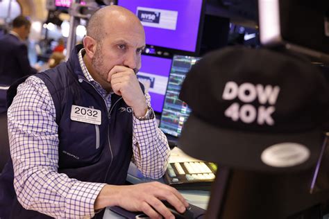 Microsoft And Crowdstrike Shares Tumble Amid Global It Outage