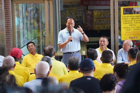 郭台銘北投廟口開講 向民眾喊話：柯文哲8年不做的我來做