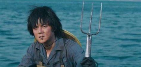 夏洛特烦恼中袁华的区长父亲怎么下台？原来在另一部电影里有交代