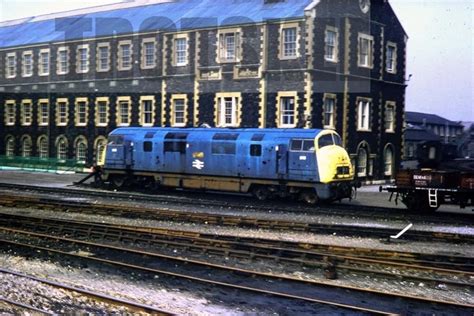 35mm Slide Br British Rail Diesel Loco Class 42 Warship 818 Swindon
