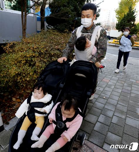 다섯쌍둥이 집으로 이동 뉴스1